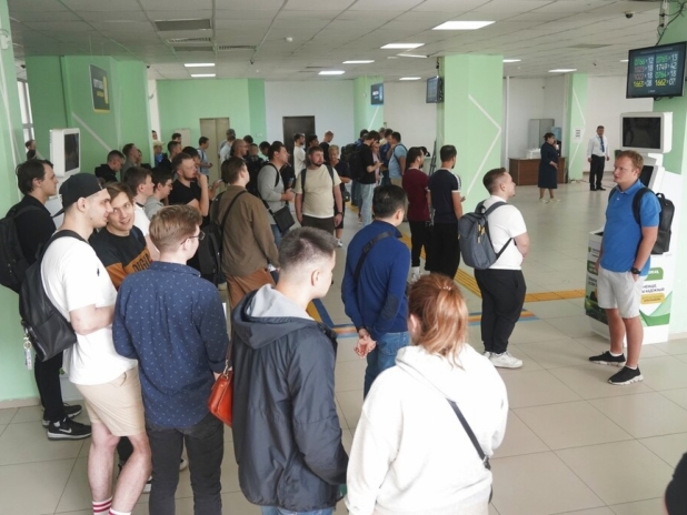 Russian men fleeing draft en masse - RTHK