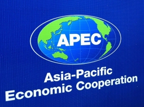 何力治及禤惠儀續獲委為APEC商貿諮詢理事會代表 - RTHK