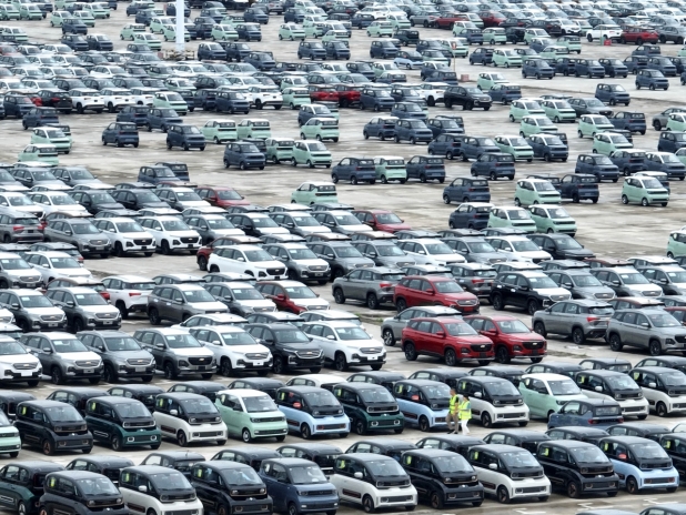 內地首季汽車銷量按年跌近7% 3月升約10% - RTHK