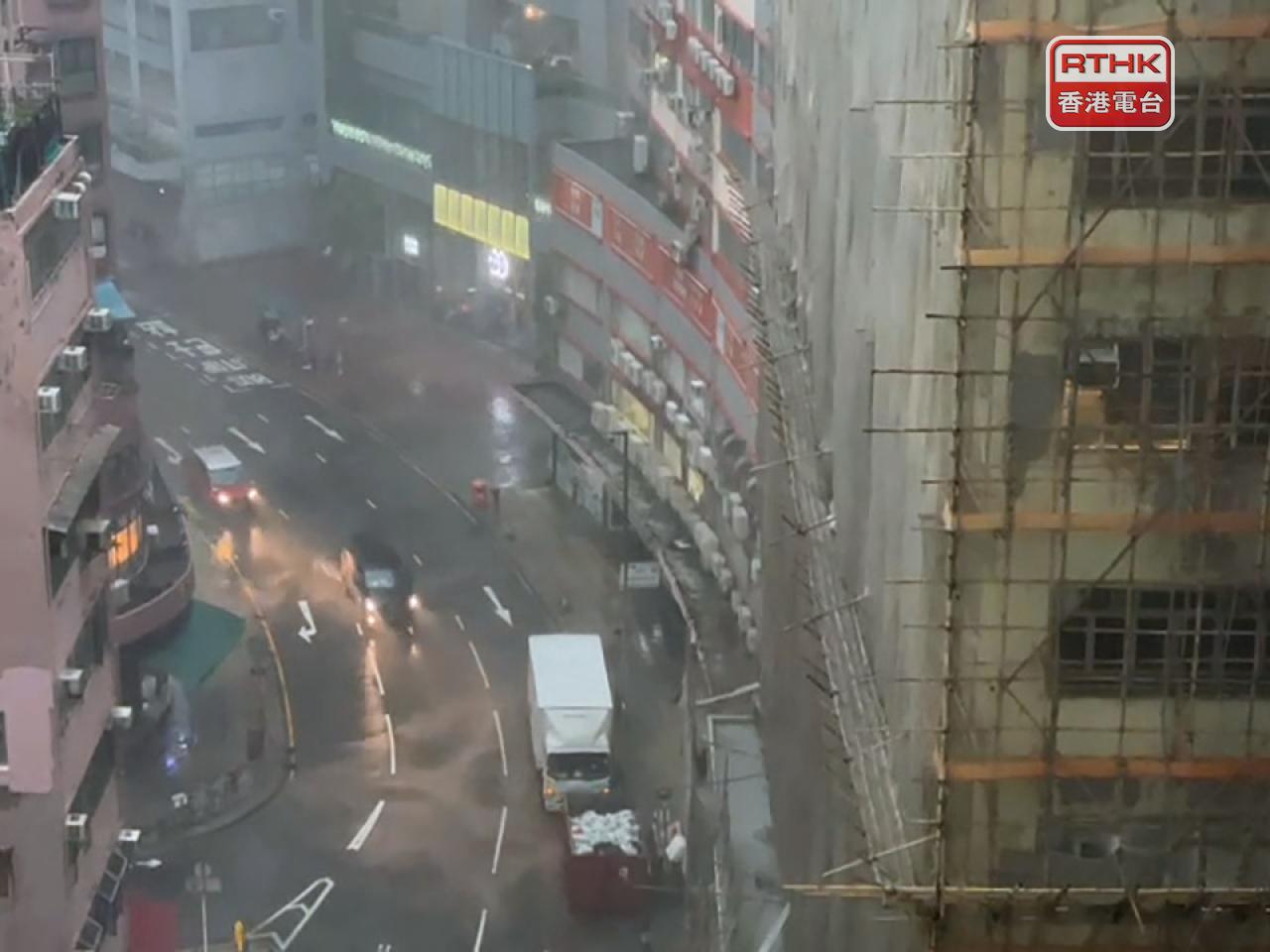 尖沙咀天星碼頭錄得每小時約100公里猛烈陣風 - RTHK