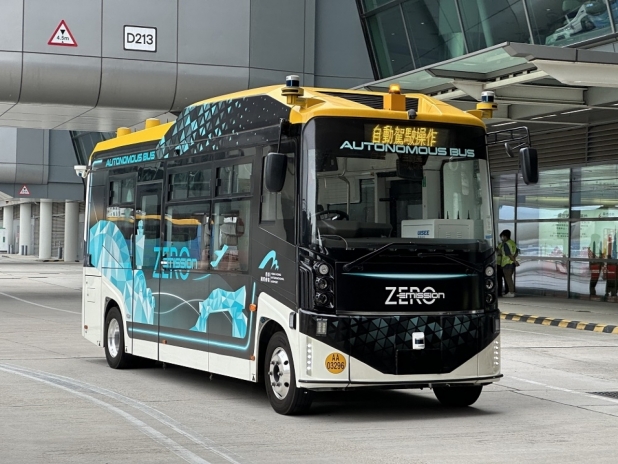 Driverless staff bus starts running at airport - RTHK