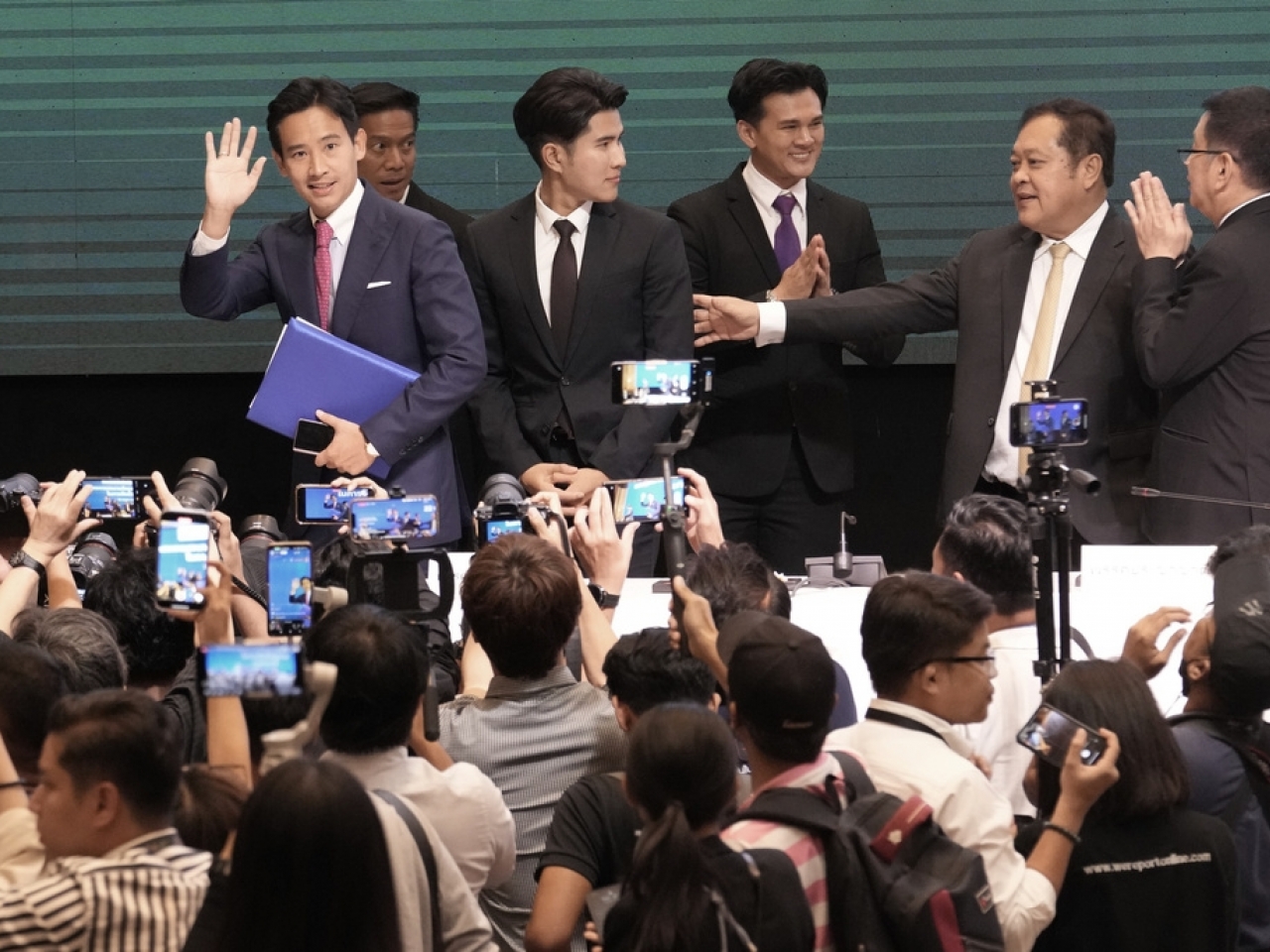 Thai coalition presents consensus platform - RTHK