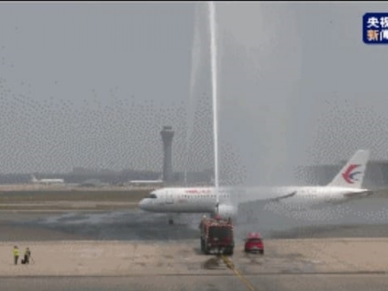 國產C919大型客機順利抵達北京首都國際機場 - RTHK