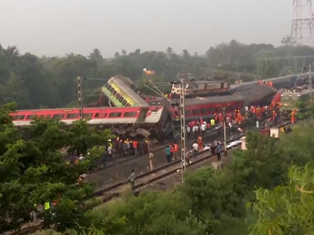 印度火車出軌近300人死 20多年來最嚴重事故 - RTHK