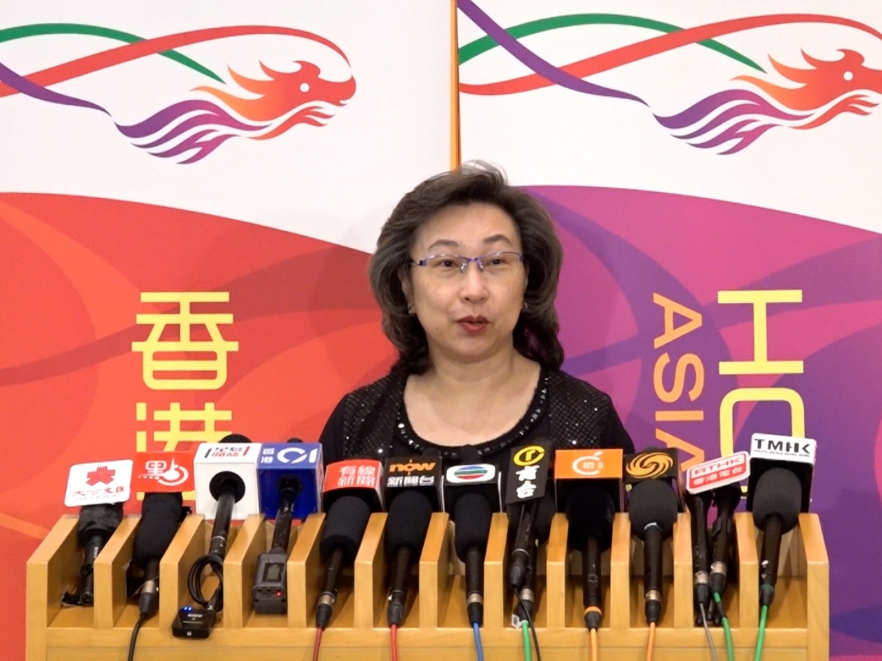 行會同意中低層公僕加薪4.65% 高層加2.87％ - RTHK