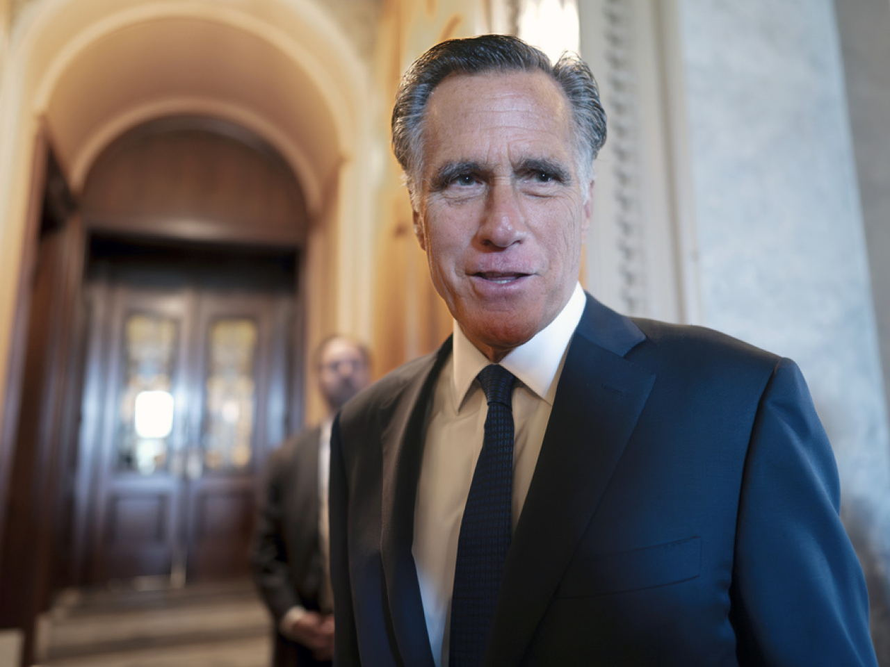 Romney to give up US Senate seat - RTHK