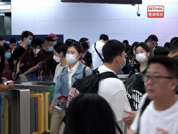 截至上午10時約13萬4千人次出境 入境人次約6萬 - RTHK
