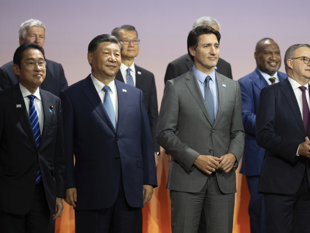 Xi holds further talks as Apec meeting continues - RTHK