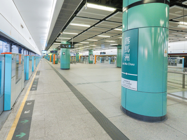 東鐵綫自動月台閘門工程提前啓動 落馬洲站今完成安裝 - RTHK