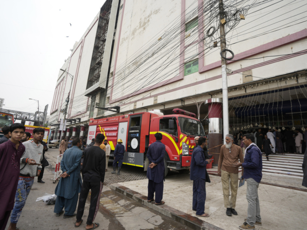 巴基斯坦南部卡拉奇有購物中心起火至少11死35傷 - RTHK