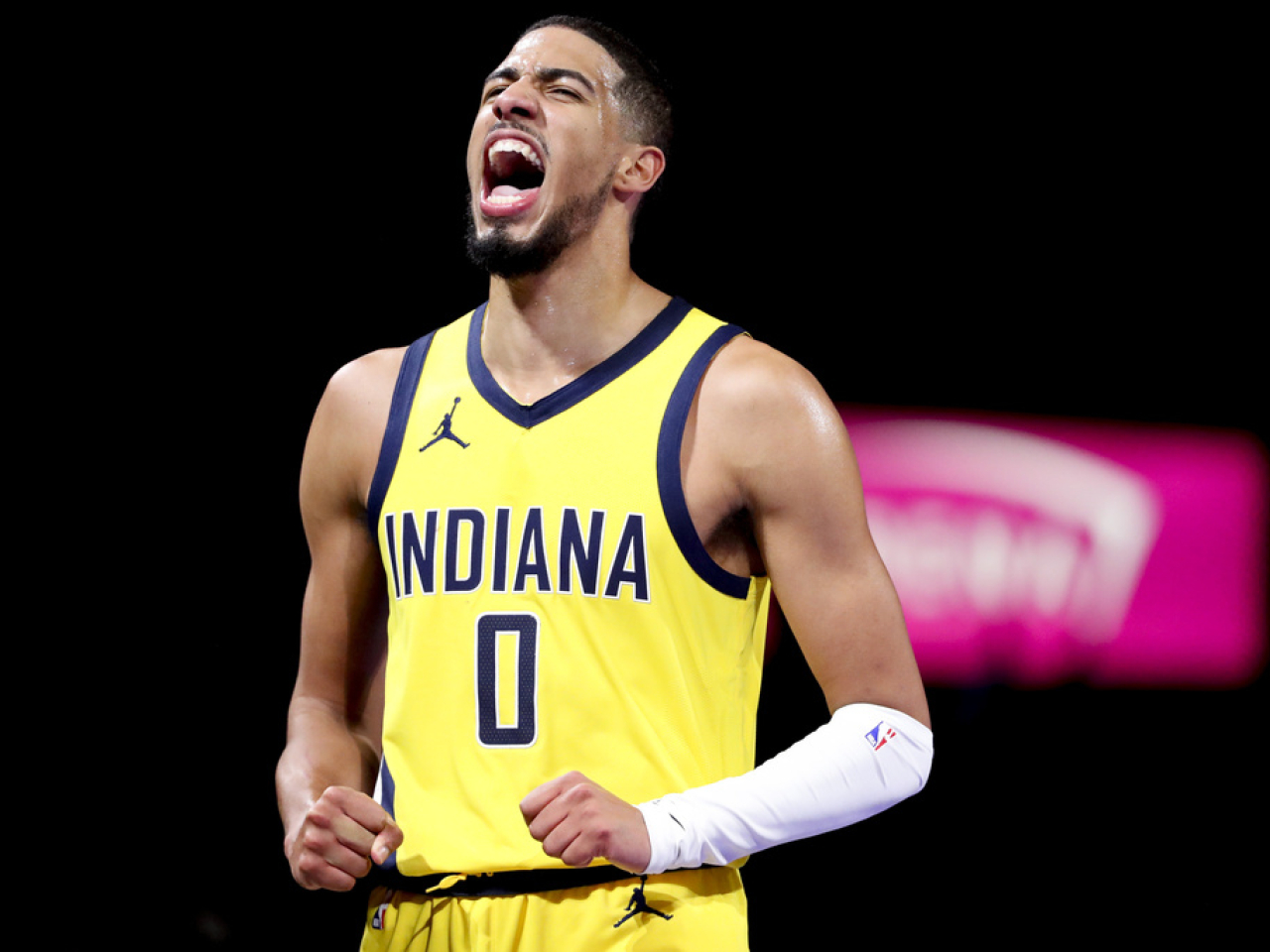 Haliburton fires Pacers over Bucks into NBA Cup final - RTHK