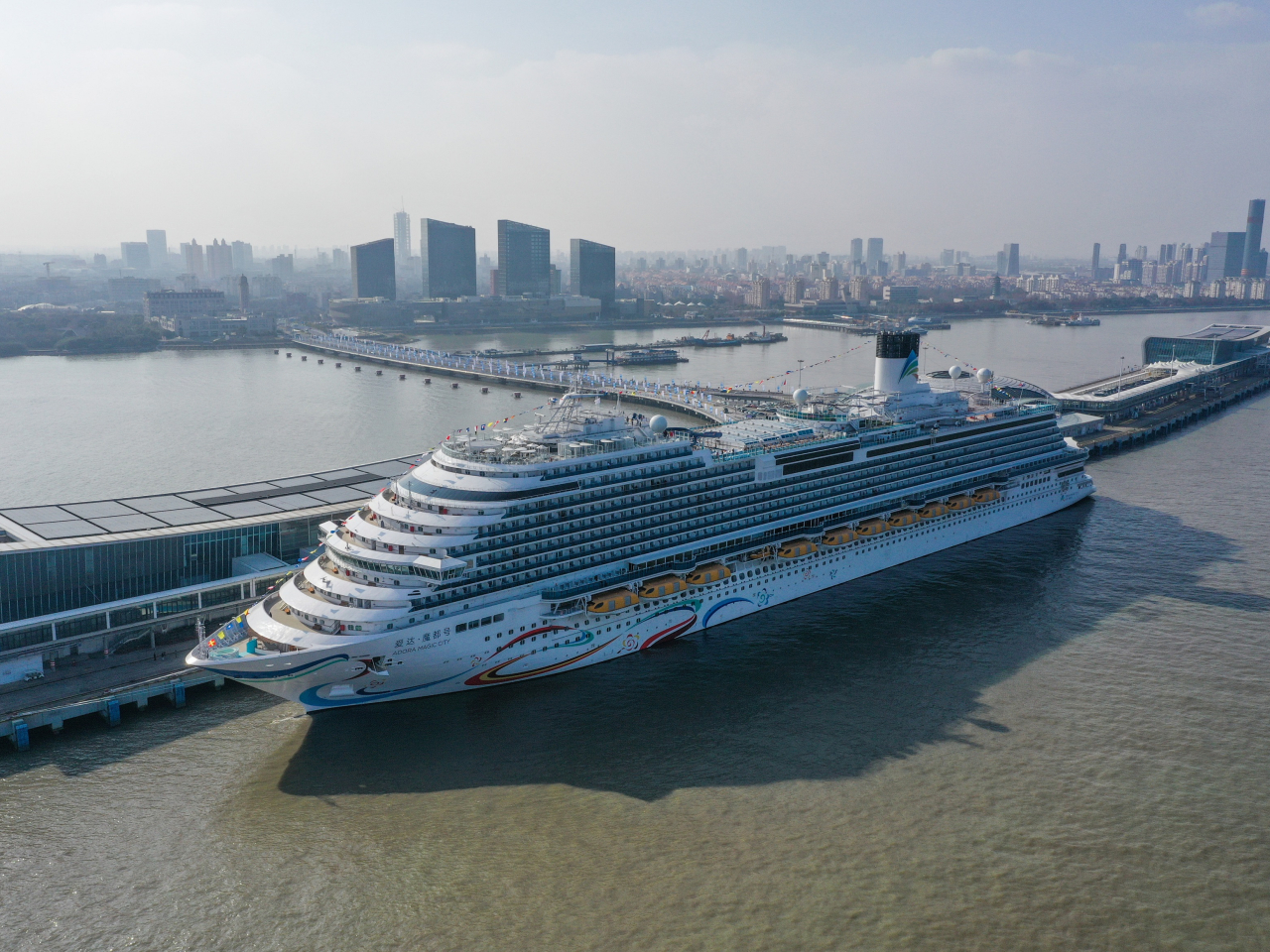 Mainland-made cruise ship sets sail on maiden voyage - RTHK