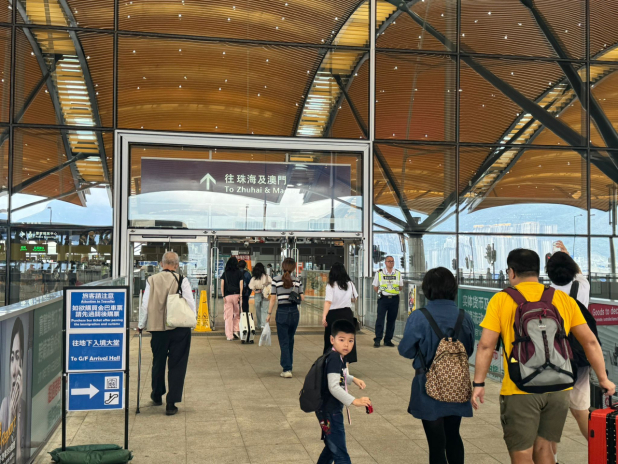 昨天共逾100萬人次經各口岸出入境 - RTHK