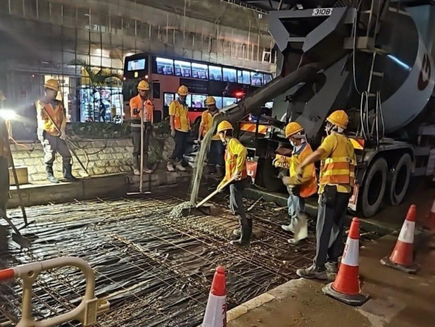 漆咸道北與新圍街交界水管提早15小時修妥 快線路段重開 - RTHK