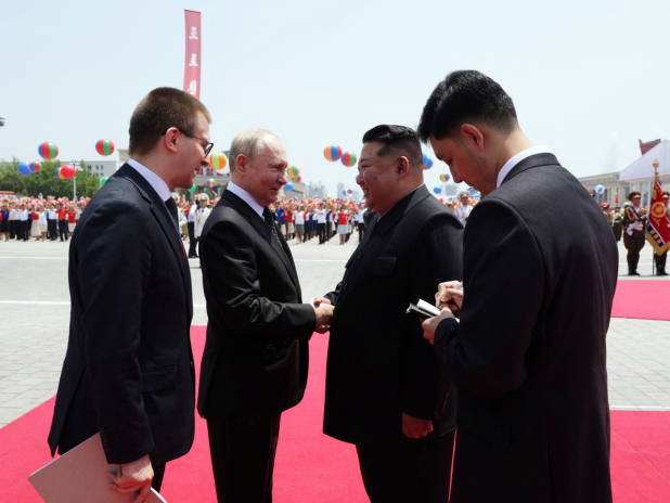 Putin and Kim sign mutual defence pact in Pyongyang - RTHK