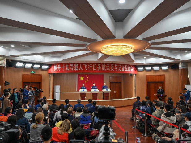 Female spaceflight engineer joins Shenzhou-19 crew - RTHK