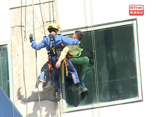 Worker rescued after being suspended from building - RTHK