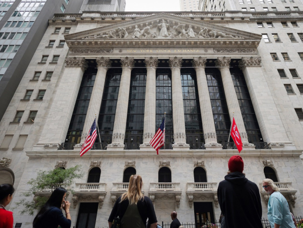 US markets close mixed on tariff news, retail data - RTHK