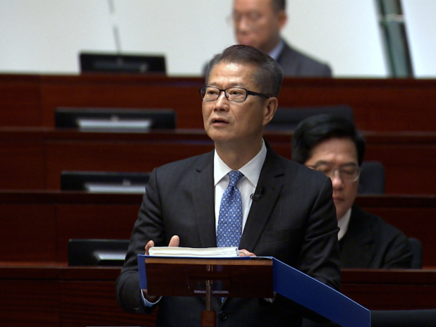 財政預算案2025｜陳茂波：27/28年度經常開支累計削7% - RTHK