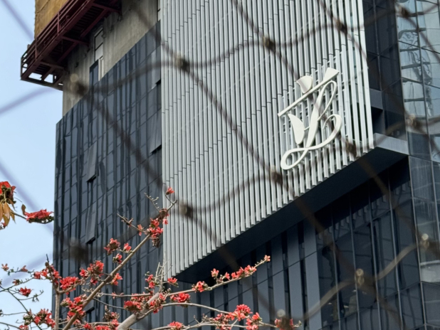 Civil service job cuts won't save much: Legco - RTHK