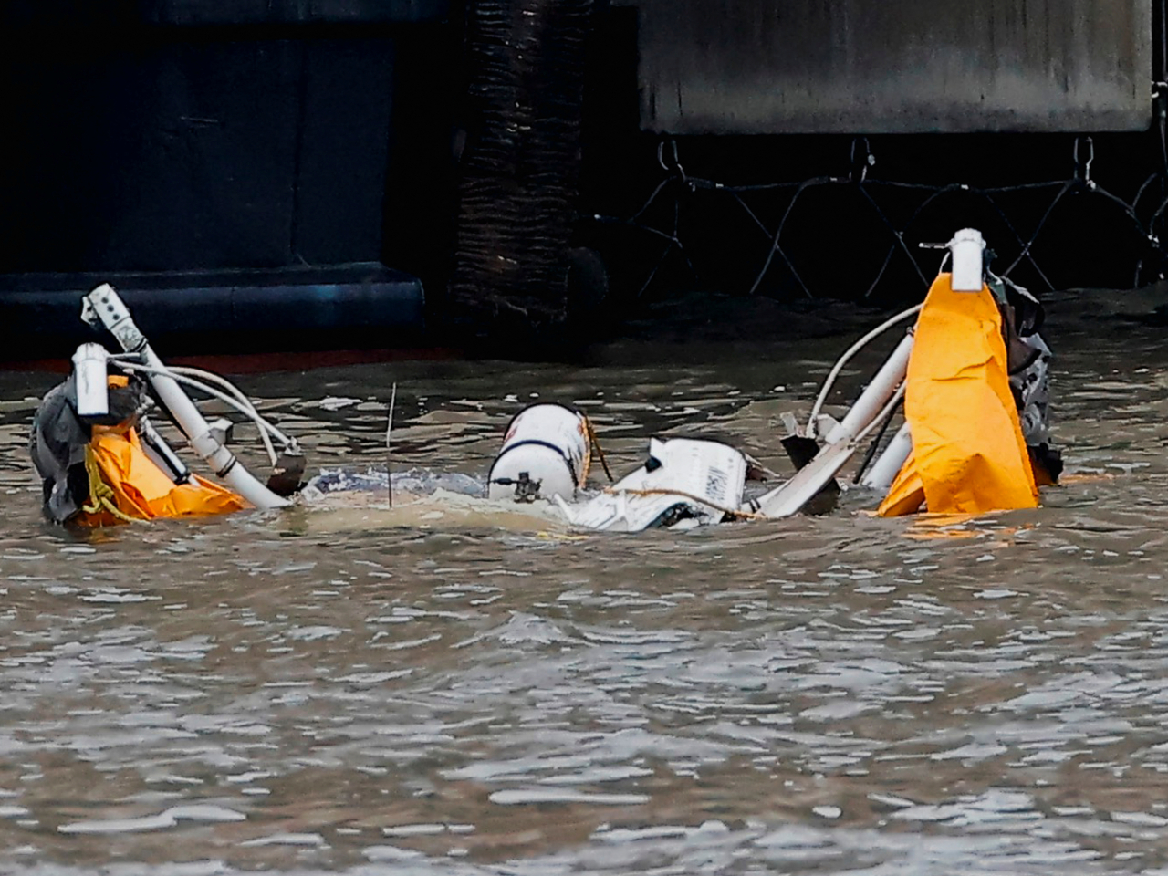 紐約有直升機墜落哈德遜河 機上6人全部遇難 - RTHK