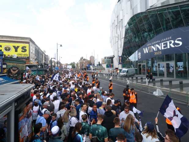 North London packed for Spurs' victory parade - RTHK