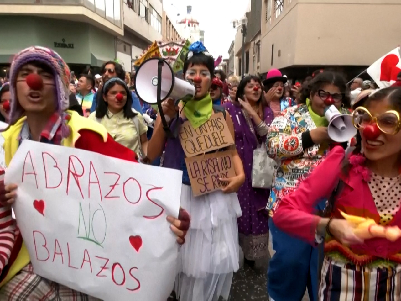 Clowns take over Lima in Peruvian Clown Day - RTHK