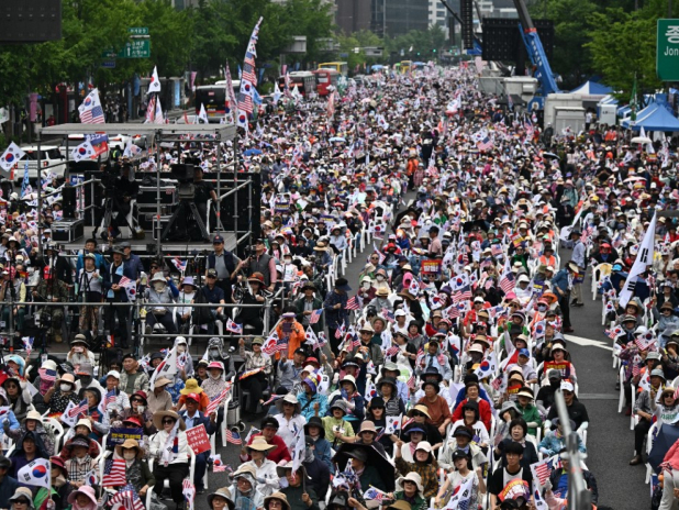 Parties hold duelling rallies on S Korea election eve - RTHK