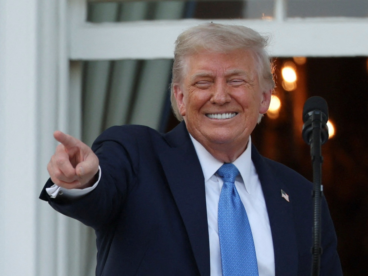 Trump announces travel ban on dozen countries - RTHK