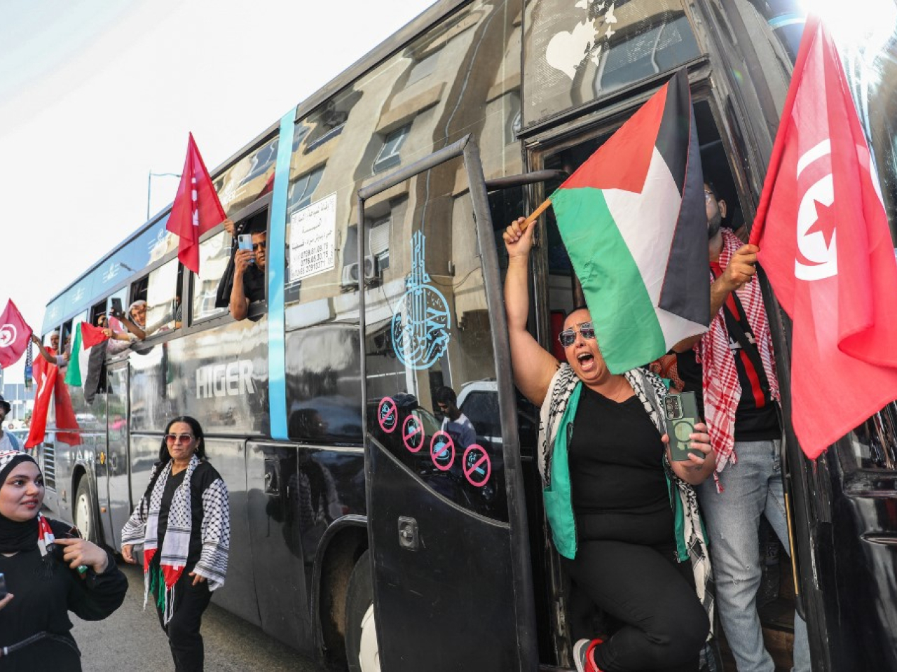 Tunisian-led aid bus convoy departs for Gaza - RTHK