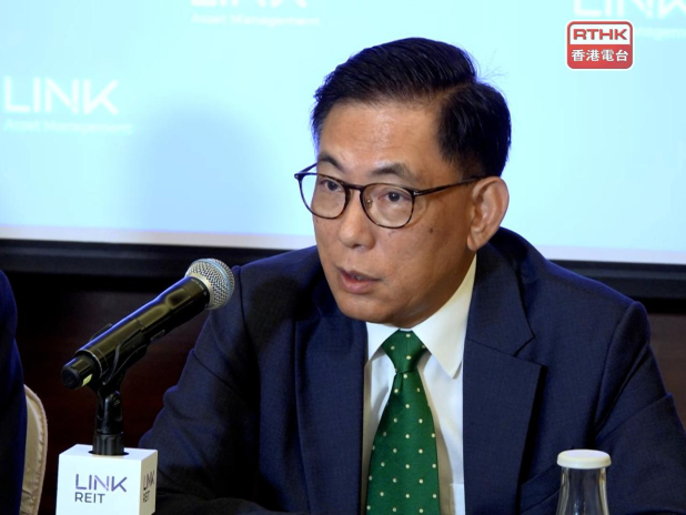 王國龍明年6月底前退任領展行政總裁 記者會上一度落淚 - RTHK