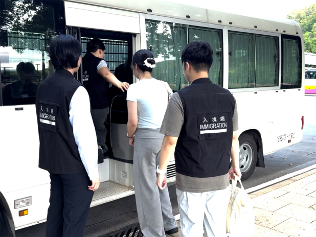 入境處拘8內地非法勞工 涉從事攝影及化妝 - RTHK