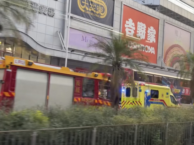 巴士長沙灣廣場對開與私家車相撞 7名乘客輕傷送院 - RTHK