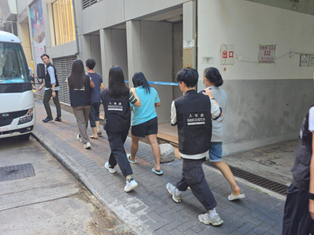 入境處打擊外傭違反逗留條件拘捕16人 - RTHK