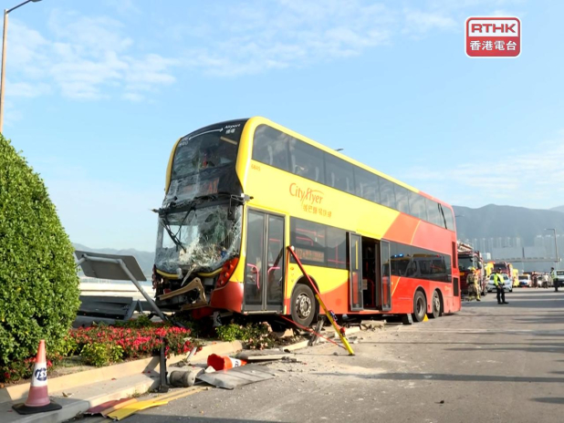 At least 18 hurt in bus crash near airport - RTHK