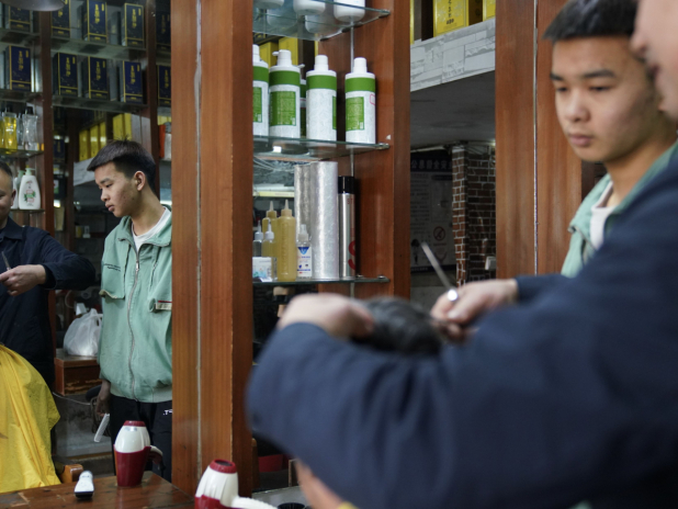 內地11月服務業PMI跌至52.1 創5個月新低 - RTHK