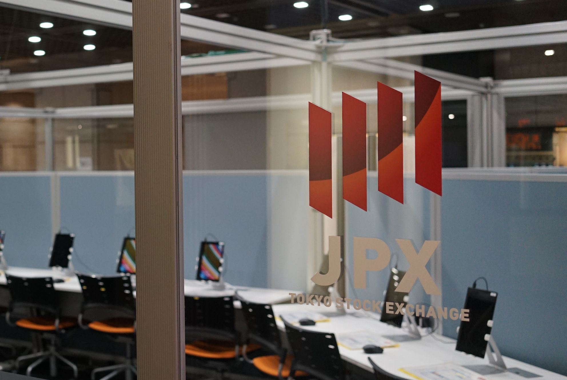 日股低收0.1% 1月升近6% - RTHK